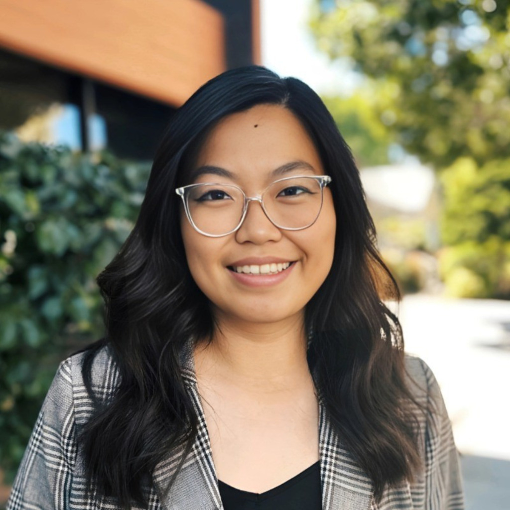 Jackelyn Chavez - VP, Social Media Client Management - bSocial Strategy ...