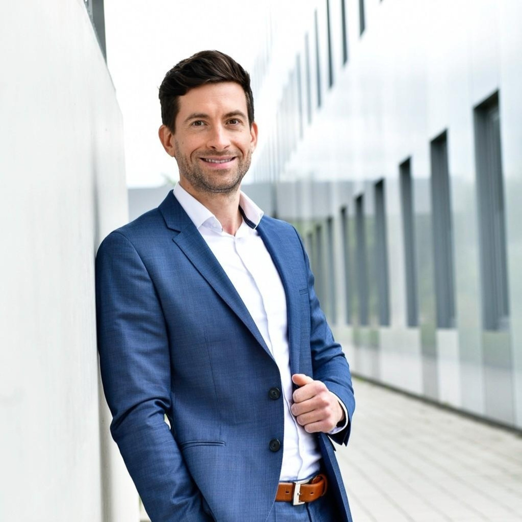 Dr. Michael Grabowski - System-Team-Leitung Fahrzeugsicherheit - AUDI ...