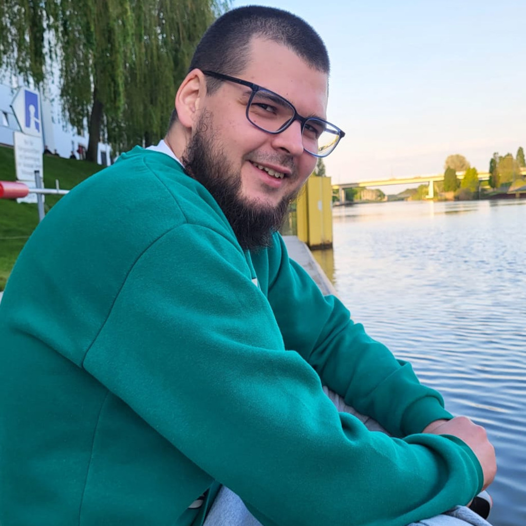 Lukas Simon - DHL Zusteller - Deutsche Post & DHL | XING