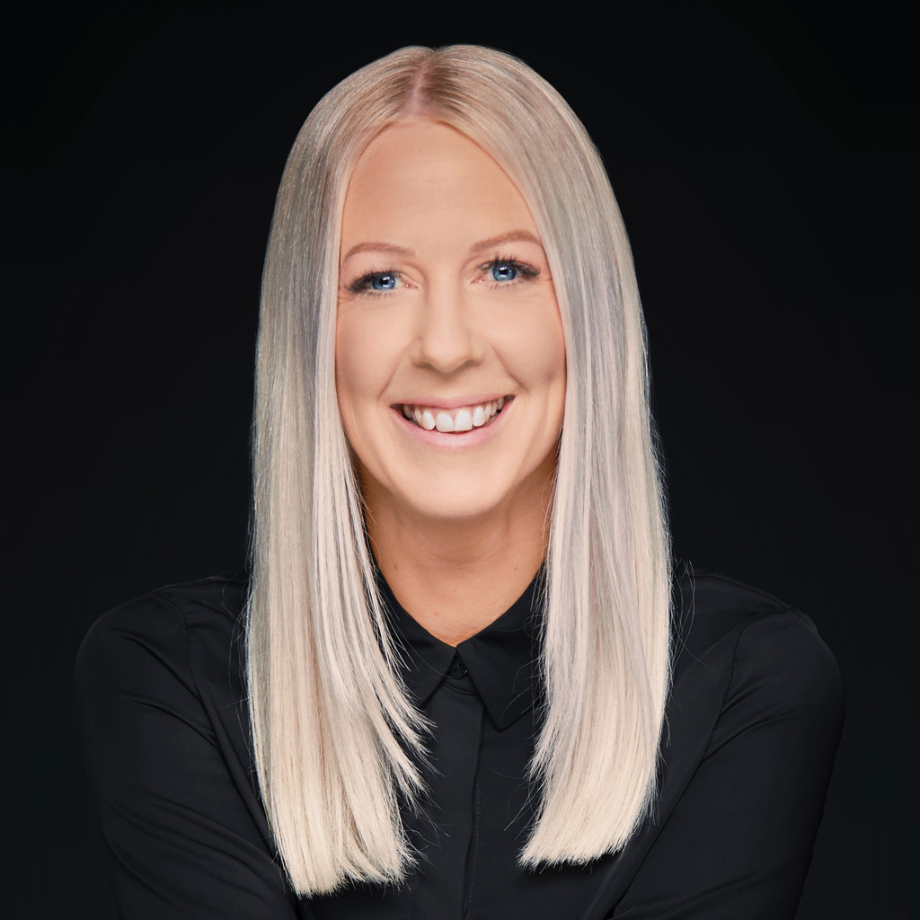 Janina Koch - Grafik-Designerin - HOTSUSHI.BRAND GmbH & Co. KG | XING