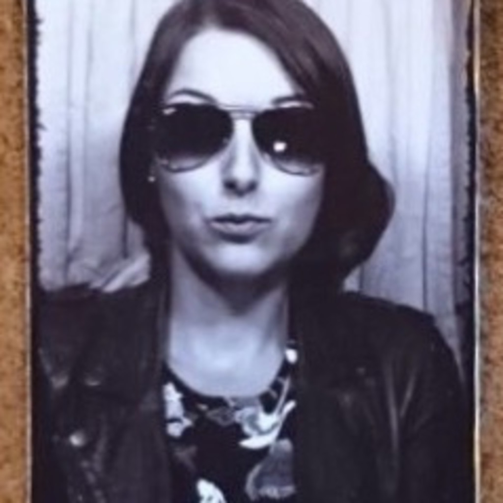 Jennifer Fiala - Graphic Designer - moodley brand identity | XING