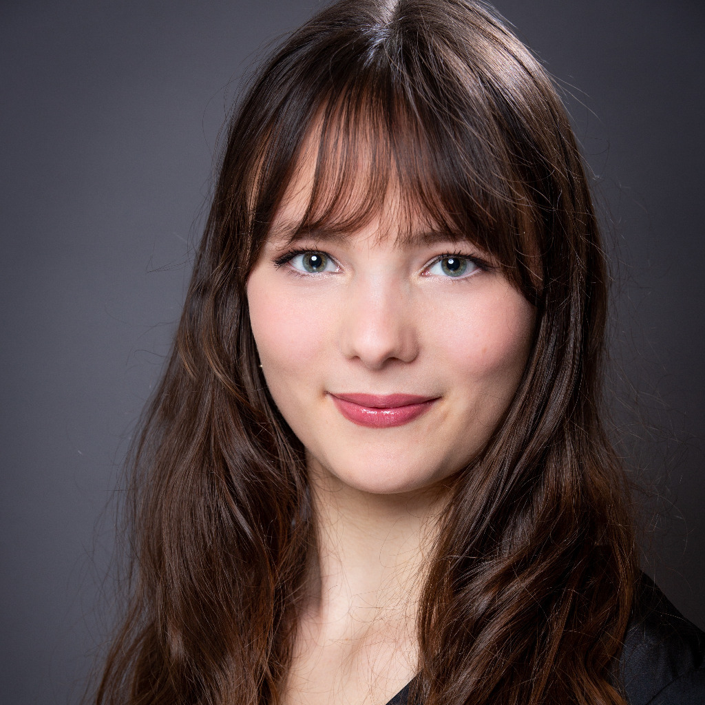 Emily Pflüger - Werkstudentin - dhmp NEXT GmbH & Co. KG ...