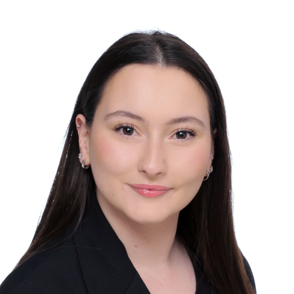 Asena Karaman - Associate AML/KYC-Analystin - PwC Deutschland | XING