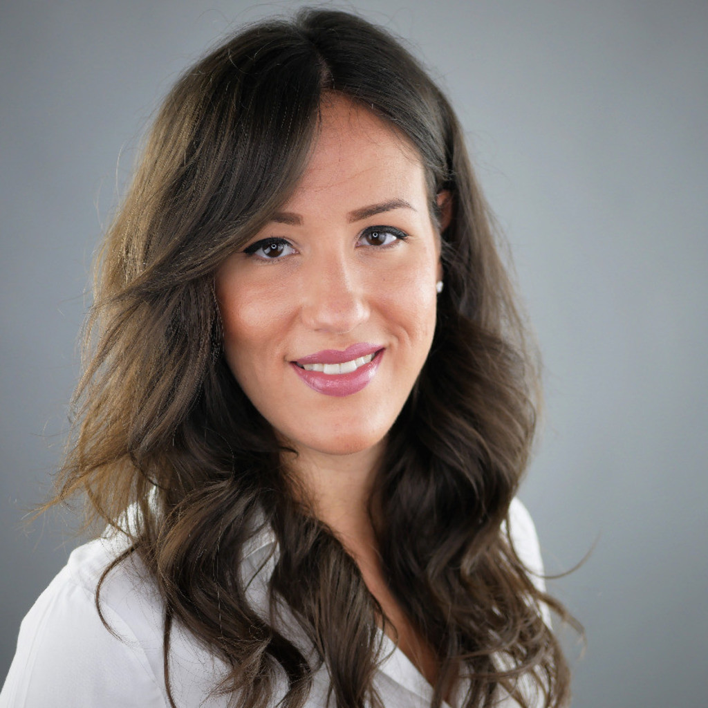 Elisa Bimpong-Buta - Interkulturelle Trainerin - HennaMond e.V. | XING