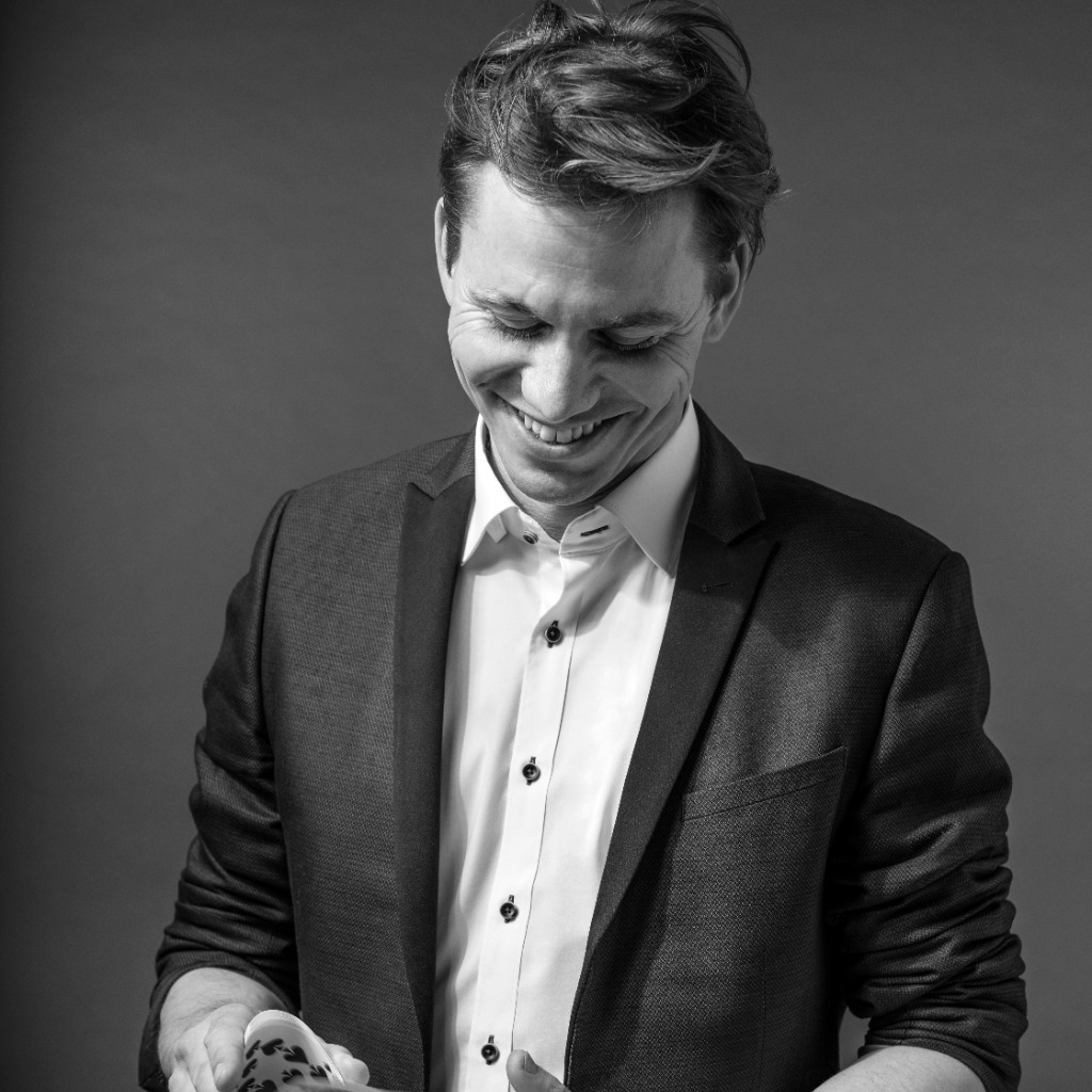 Florian Klein - Magic with Distinction - Zauberkünstler | XING