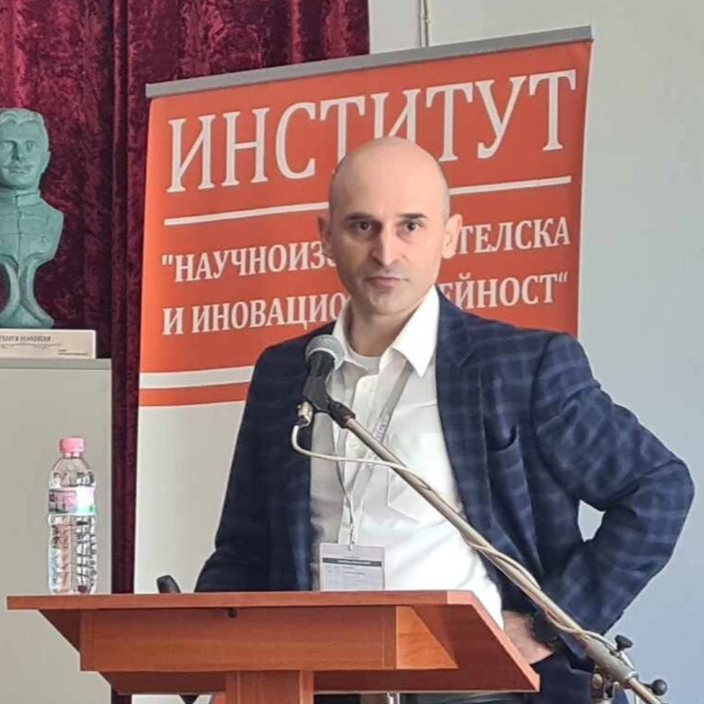 Prof. Dr. Deyan Radev - Full Professor of Fintech, Banking, and ...