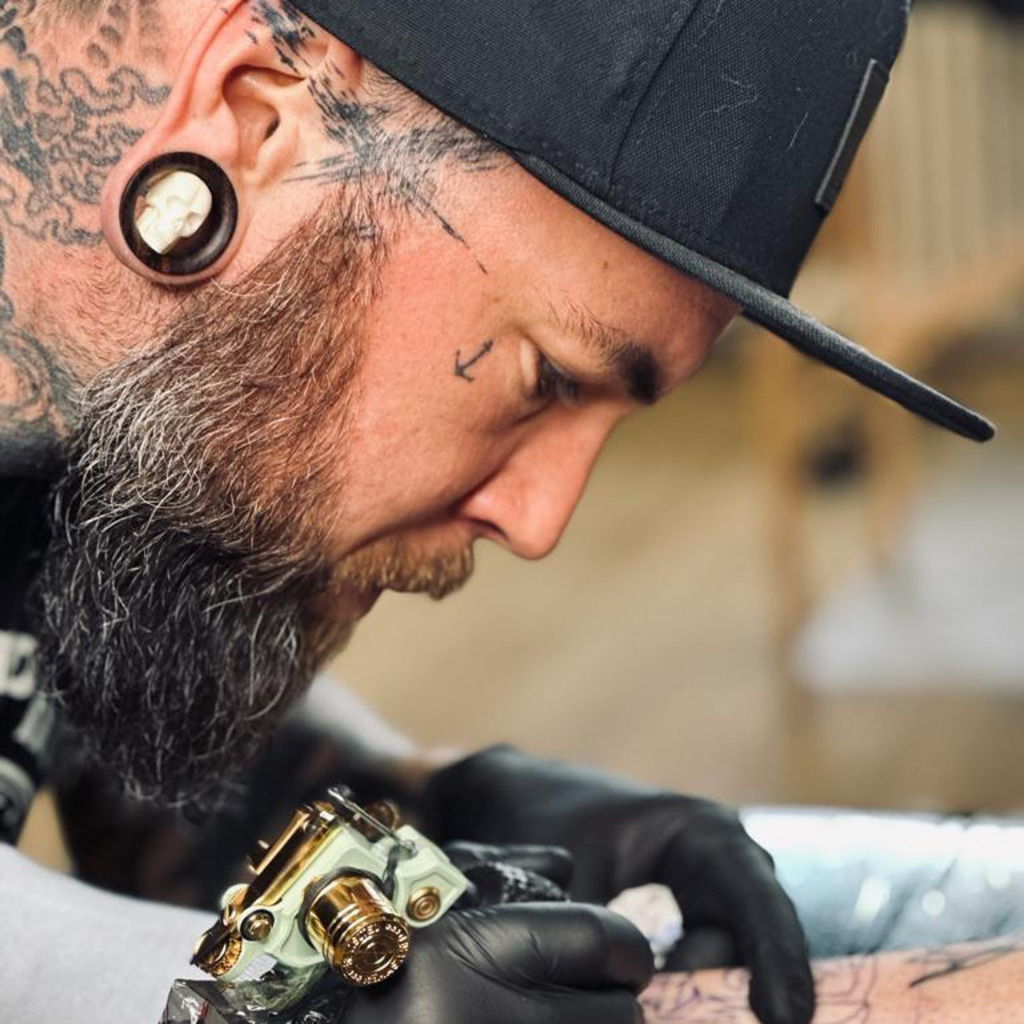 Alexander George - Tätowierer - Ink up | XING