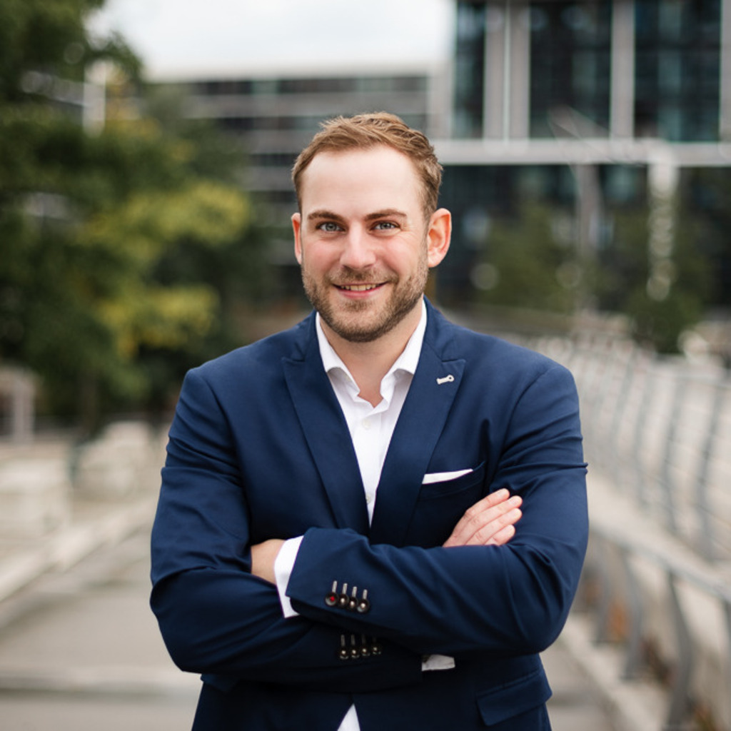 Dustin van der Meirschen - Vice President - Deutsche Bank AG | XING