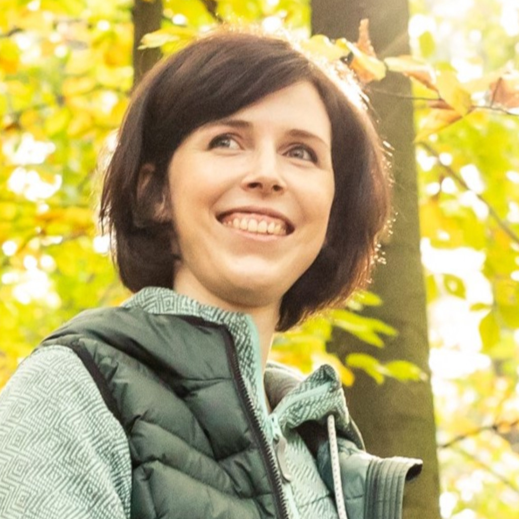 Alexandra Roth's Instagram, Twitter & Facebook on IDCrawl