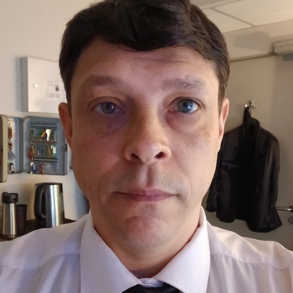 Martin Lopez - Auxiliar de mantenimiento - Hotel cervantes | XING