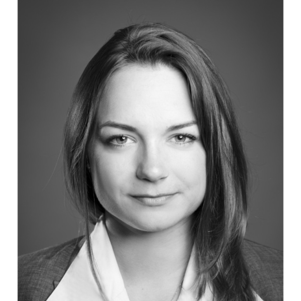 Angela Schmidt - Auszubildende Industriekauffrau - Mercedes-Benz S.A ...