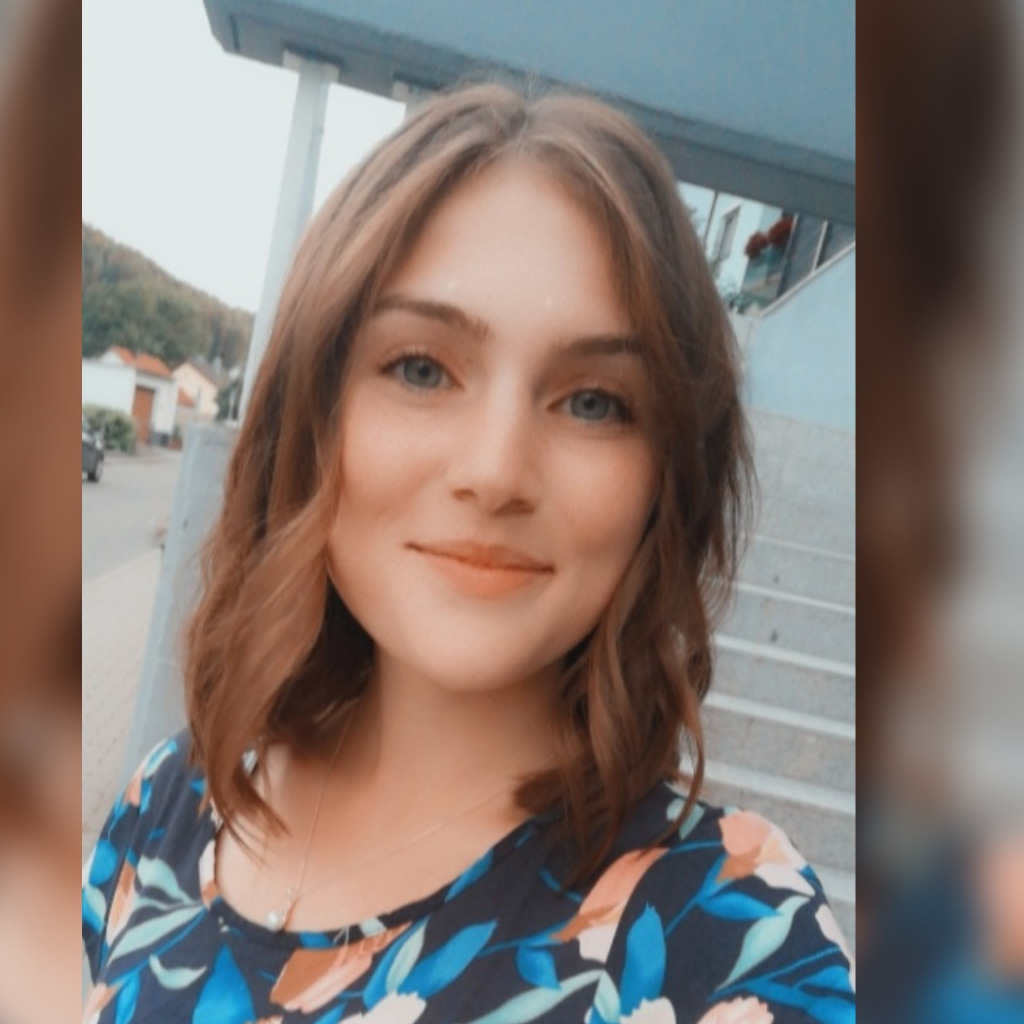 Fabienne Horsch Mitarbeiterin Im Vertriebscontrolling Mann Und fabienne-horsch-mitarbeiterin-im-vertriebscontrolling-mann-und