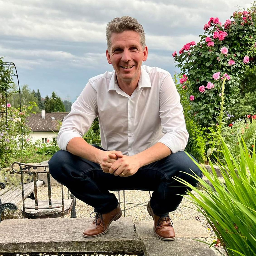 Kenneth Jones - Mediensprecher - Kantonspolizei Zürich | XING