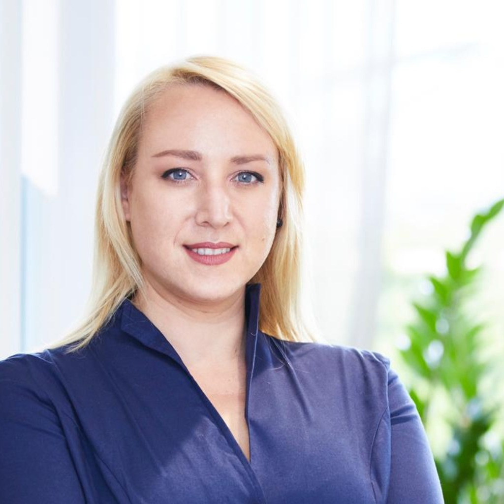 Deborah Künne - Marketing Managerin - Christian Pfeiffer ...