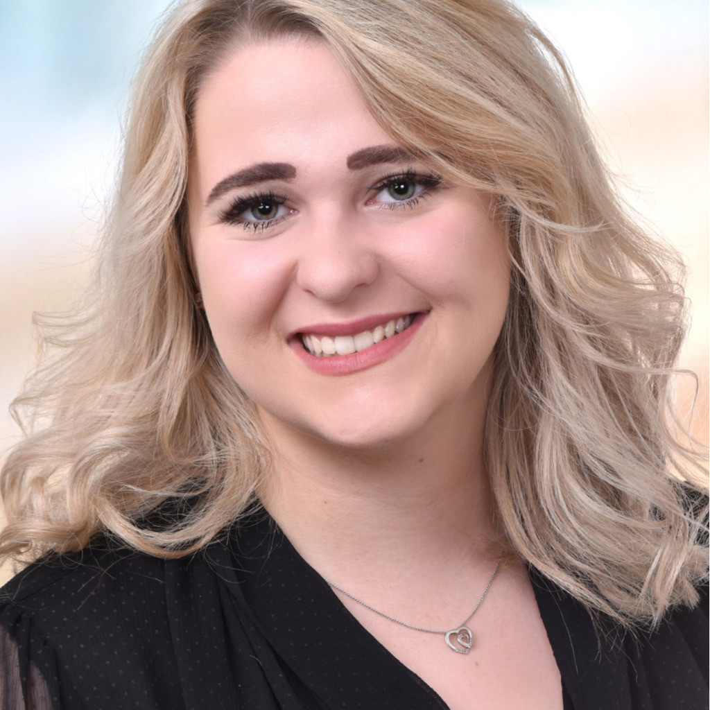 Anna White - Administrative Assistant - 912|Living | XING