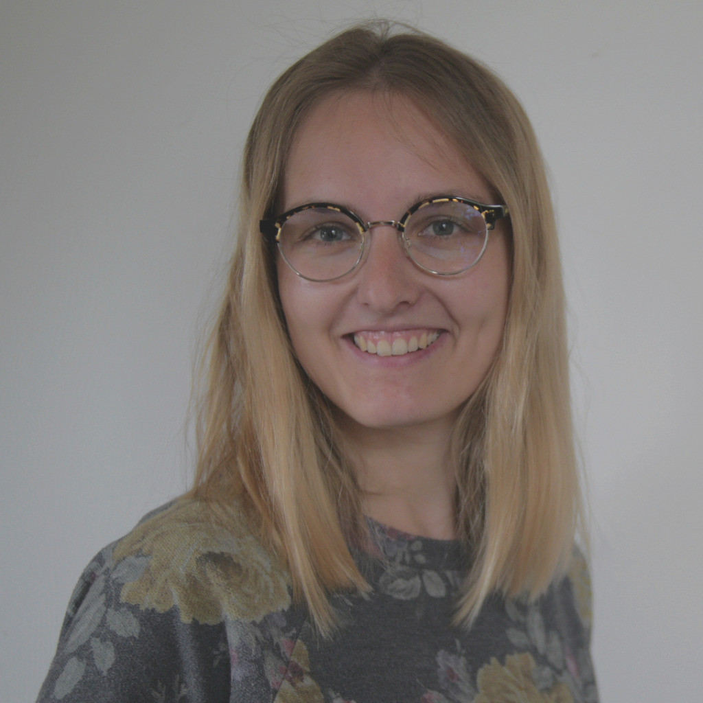 Isabelle Stier - Podcast-Hostin - Wozu das Theater? | XING