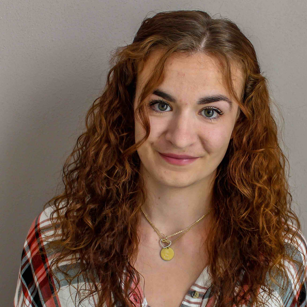 Lisa Schuster's Instagram, Twitter & Facebook on IDCrawl