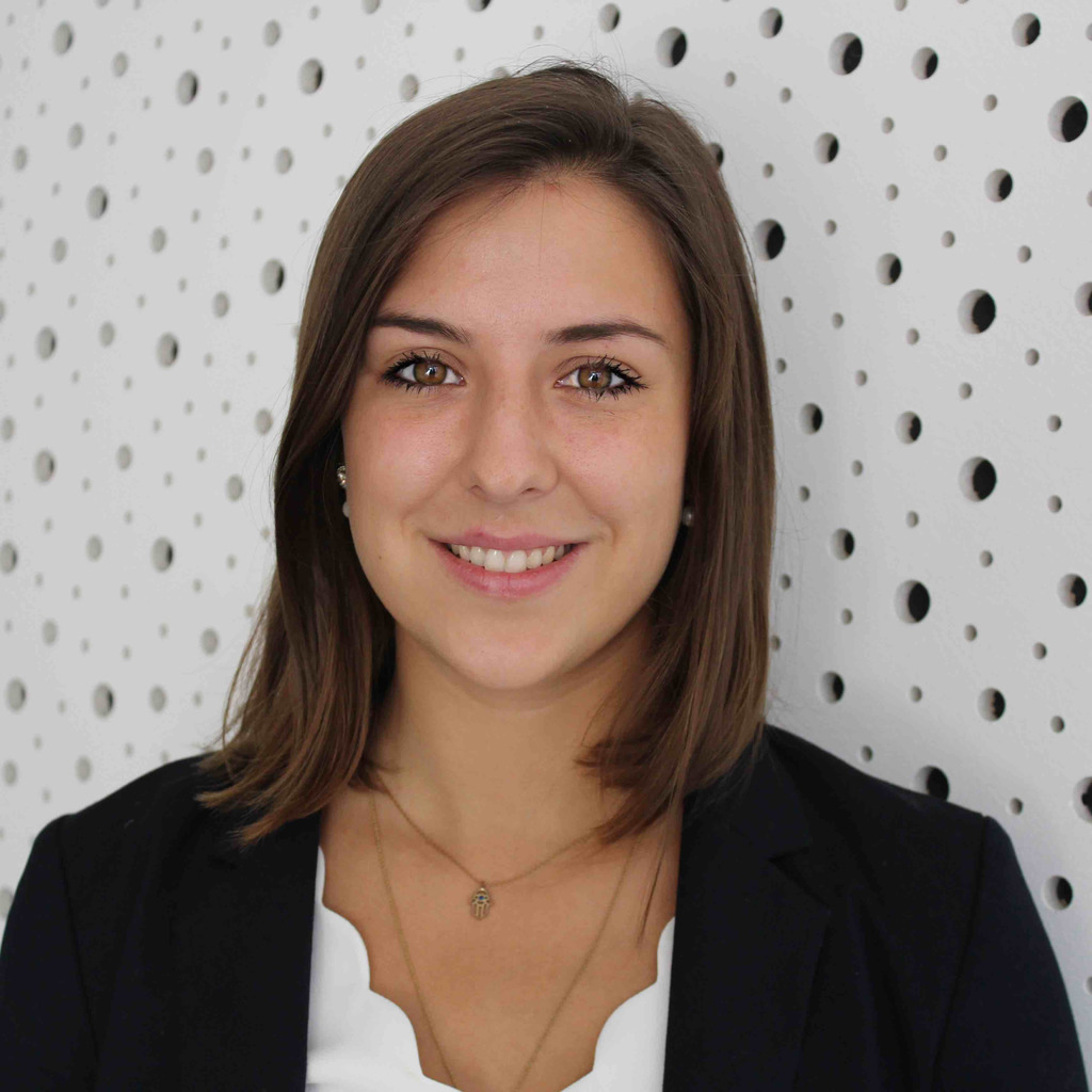 Leah Lipowsky - Country Product Manager | Head of Enrollment/Sales DACH ...