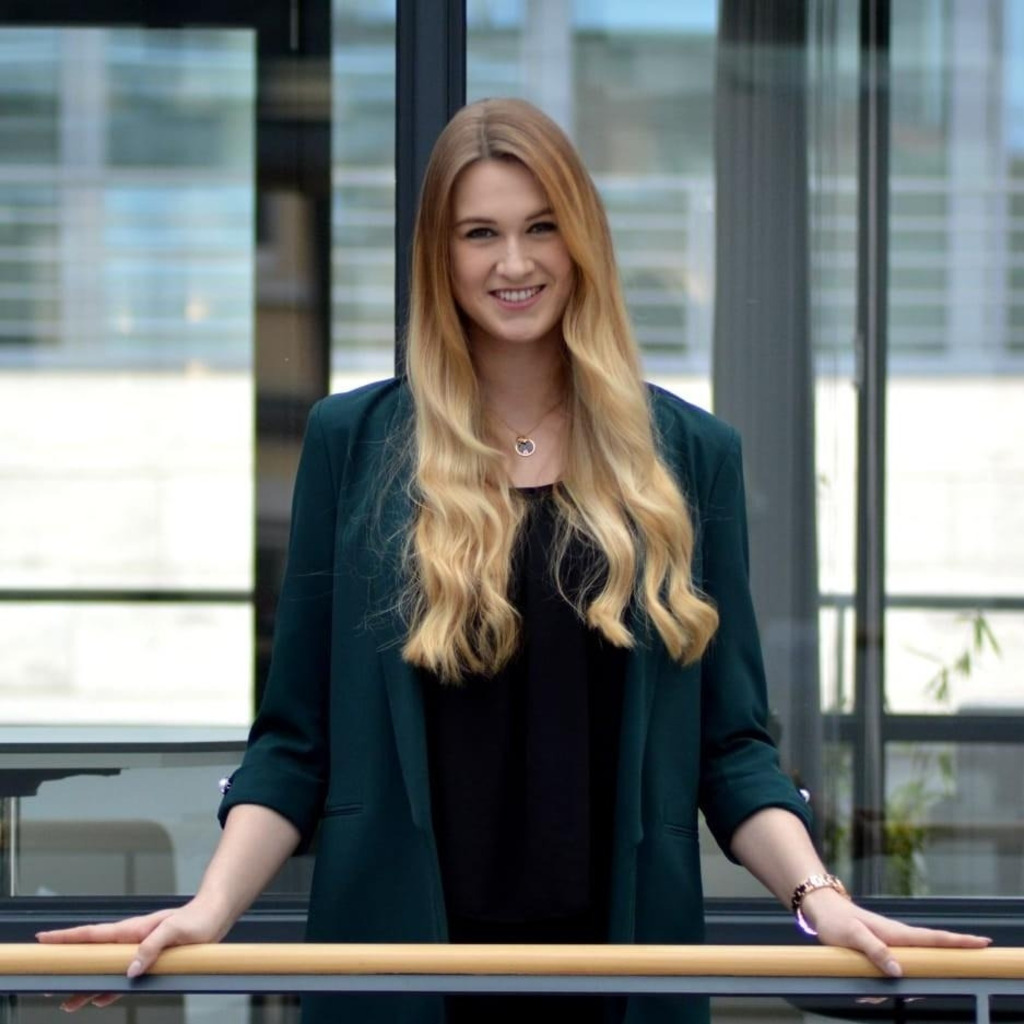 Carolin Schulz - Projektmanagerin für Launches und Relaunches - Laverana GmbH & Co. KG | XING