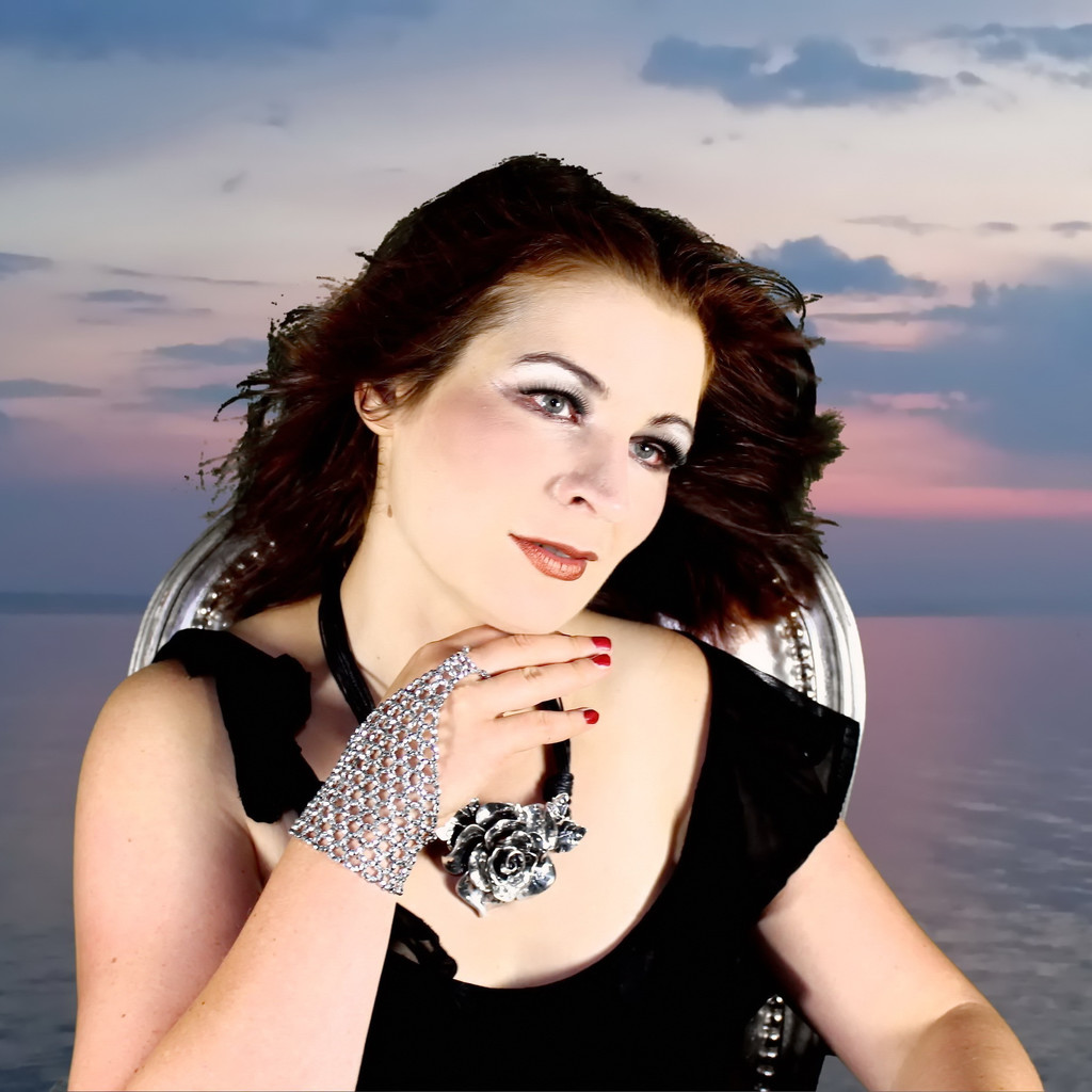 Anna Aliena - Sängerin, Songwriterin und Produzentin - Anna Aliena | XING