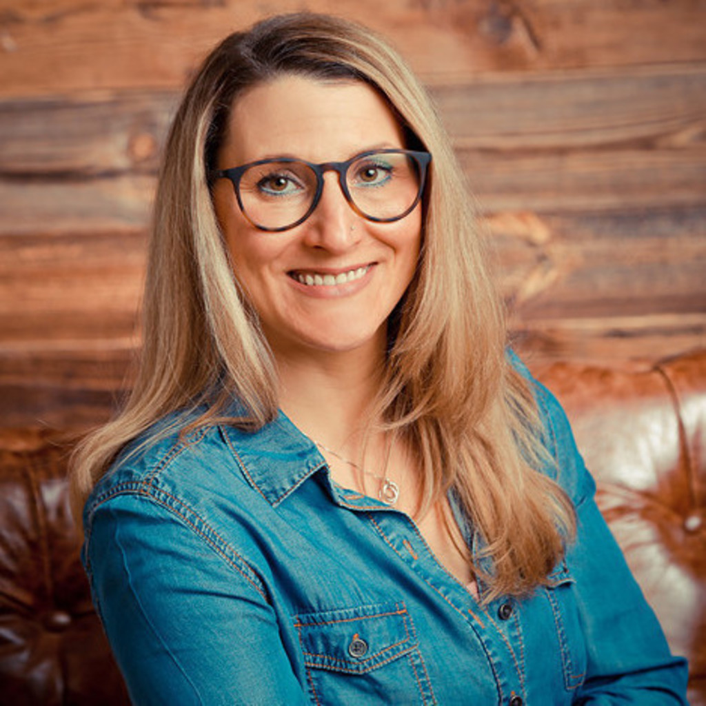 Alexandra Roth's Instagram, Twitter & Facebook on IDCrawl