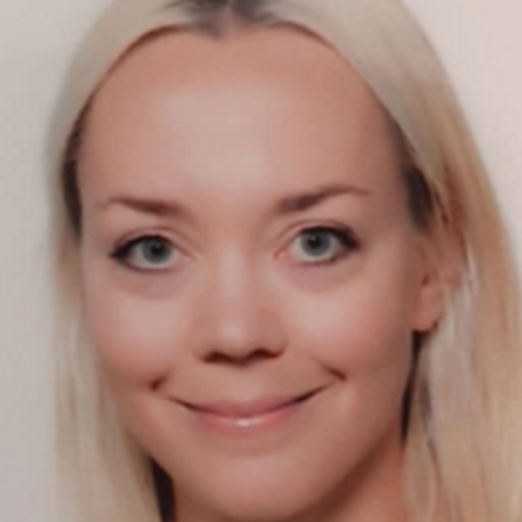 Anna PETER - Mitarbeiter Customer Service - Accenture | XING