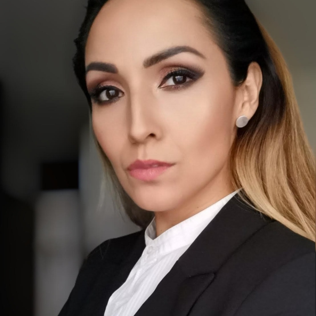 Mónica Salinas - Direktorin des Protokolls & Public Relation - Monica Salinas | XING