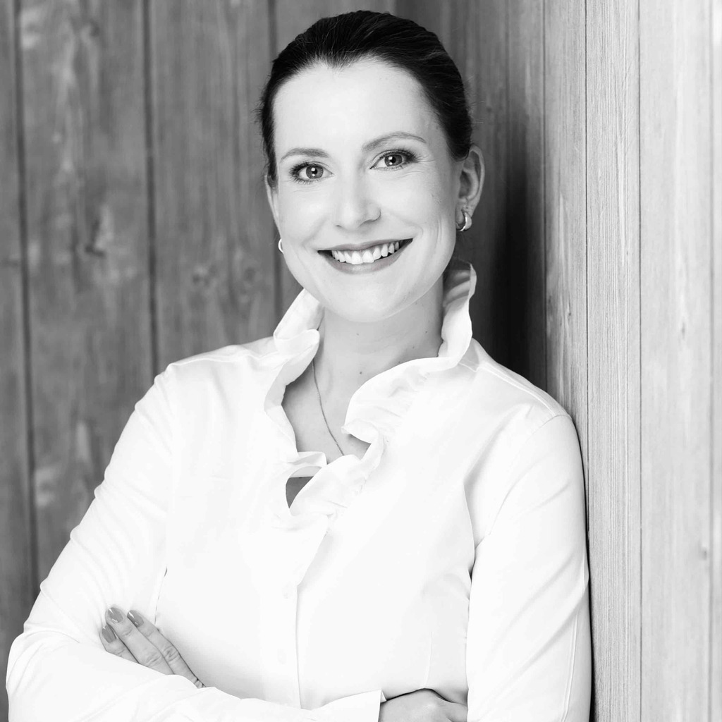 Julia Hackenberg - Bürovermietung - HIT Hamburger Immobilien Team GmbH ...