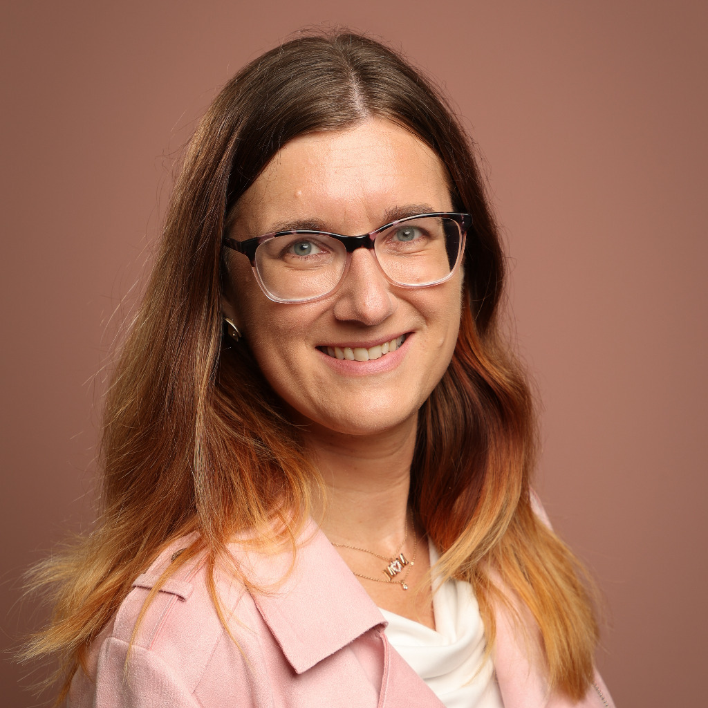Marina Riedel - Scrum Master / Agile Coach - symmedia GmbH | XING