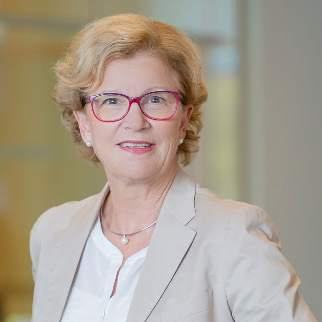 Sabine Fischer - Aufsichtsratsvorsitzende - Macaw | XING