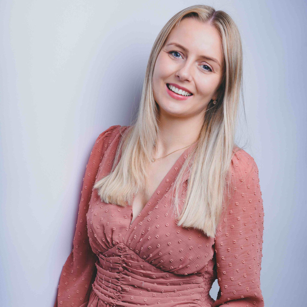 Helena Leitl - Junior Controllerin - ABIONIK Group GmbH | XING